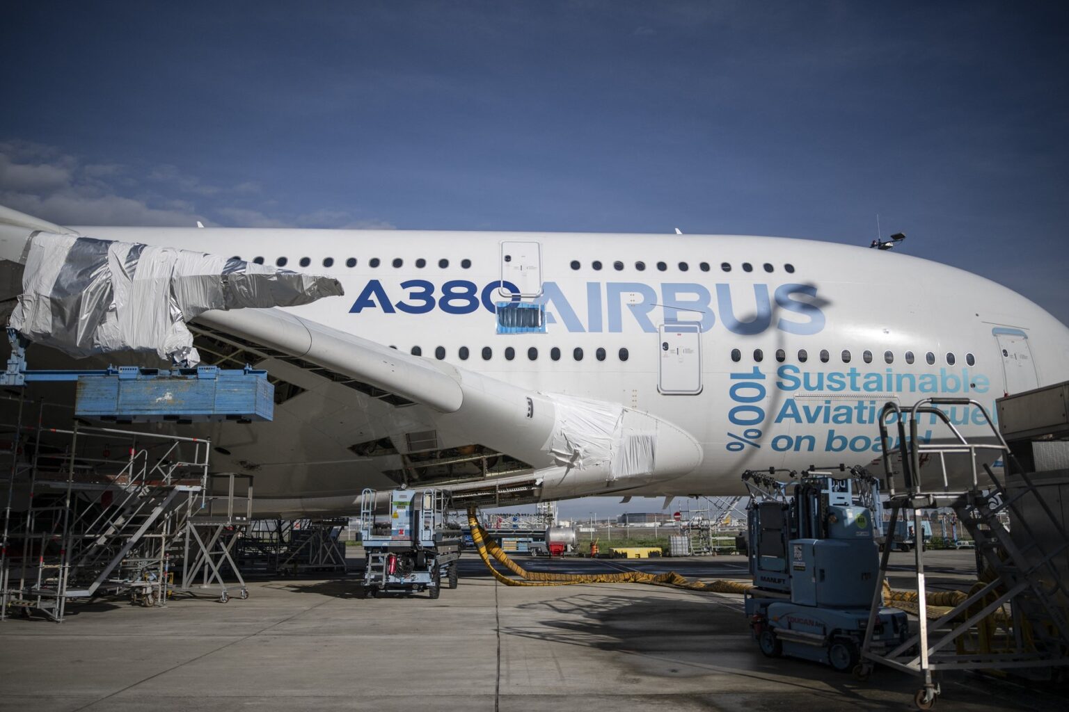Nakupovalna mrzlica v letalstvu: Airbus z rekordnimi naročili - Forbes ...