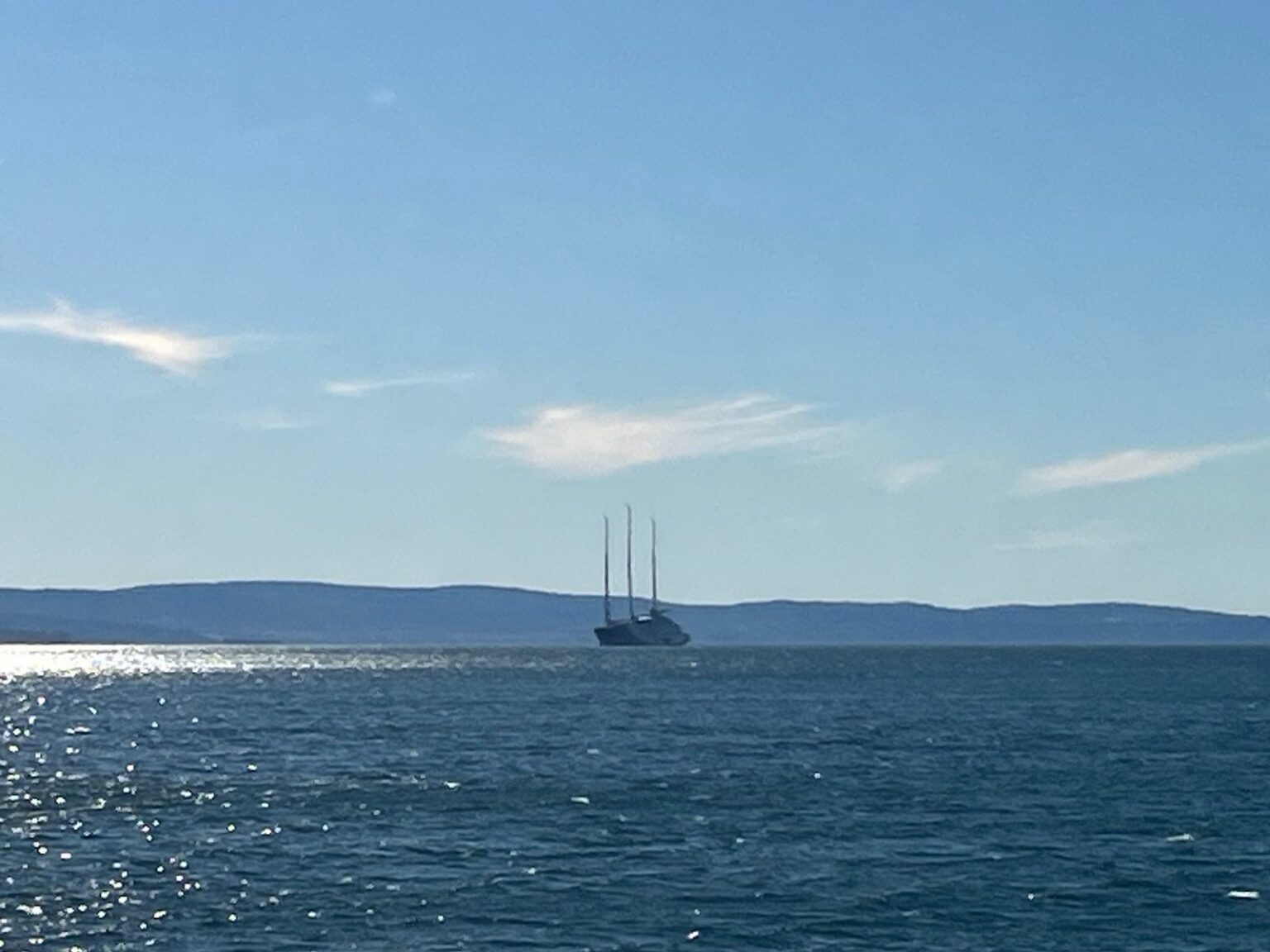 Zakaj največja jadrnica na svetu še vedno ždi v Tržaškem zalivu ...