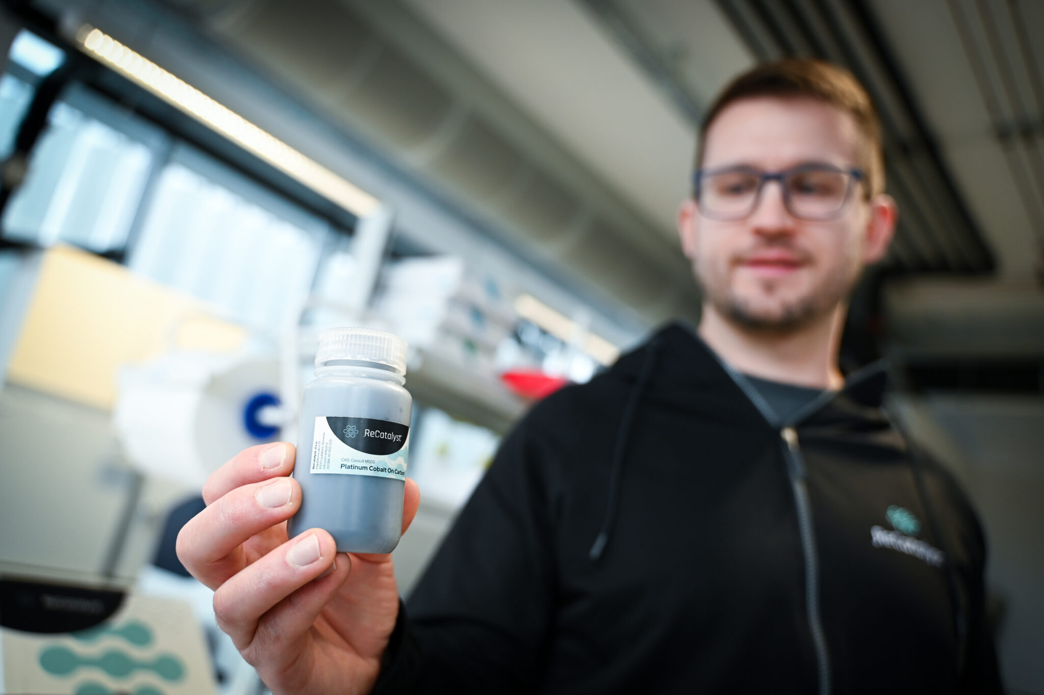 Grami črnega prahu, za katerega slovenski start up dobiva nagrade in ...