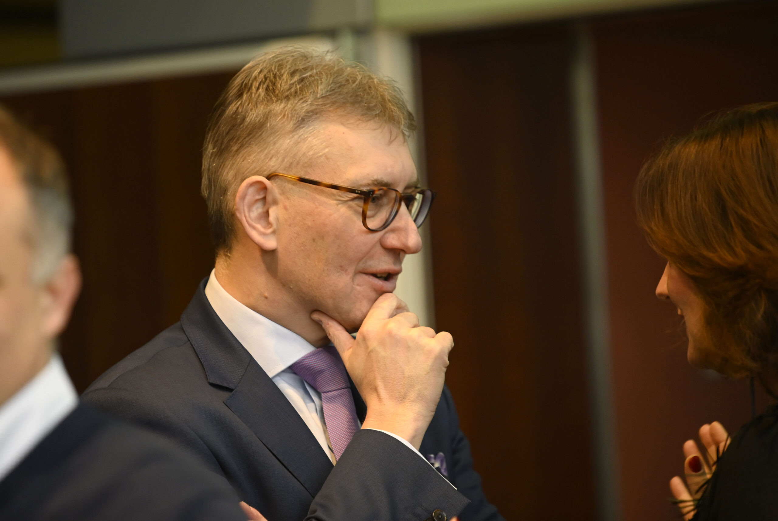 Debeljak vrača Mescu: Rok za vaše ukrepanje je že potekel - Forbes ...