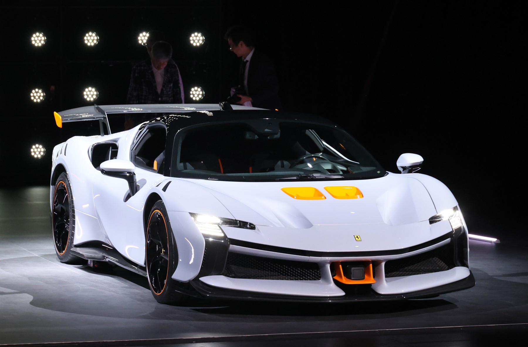 Hudi športni avtomobili se prodajajo kot še nikoli – dolge vrste za ...