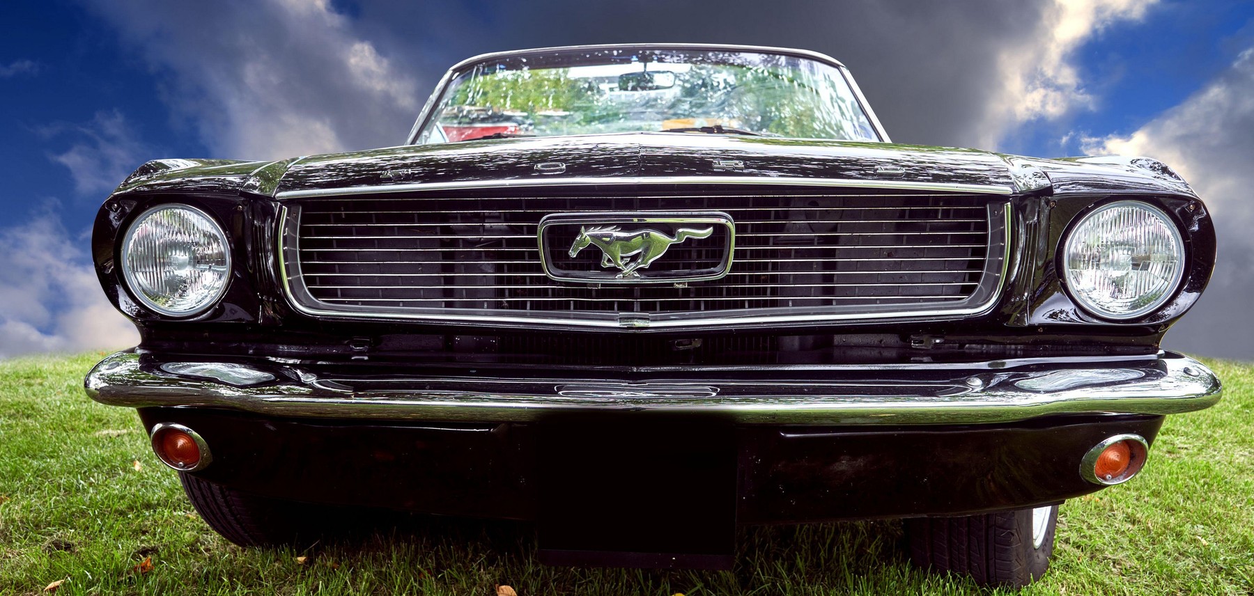 Rojstni dan legendarnega avta, s katerim je bežal znani vohun - Forbes ...