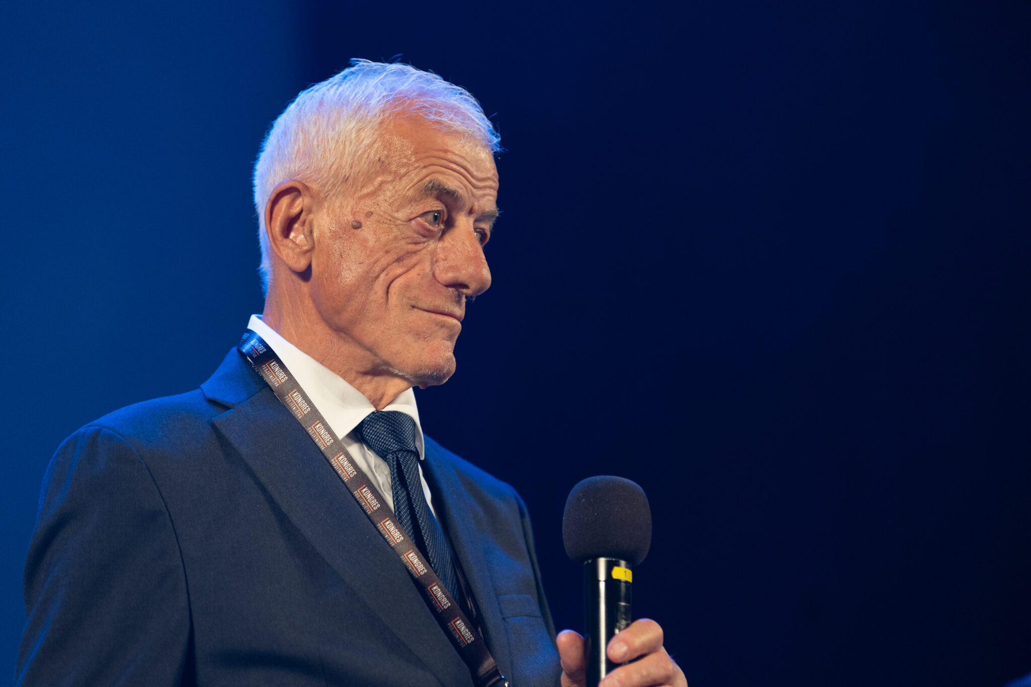 Lahovi steklarni strmoglavil dobiček - kako gre drugim najbogatejšim ...