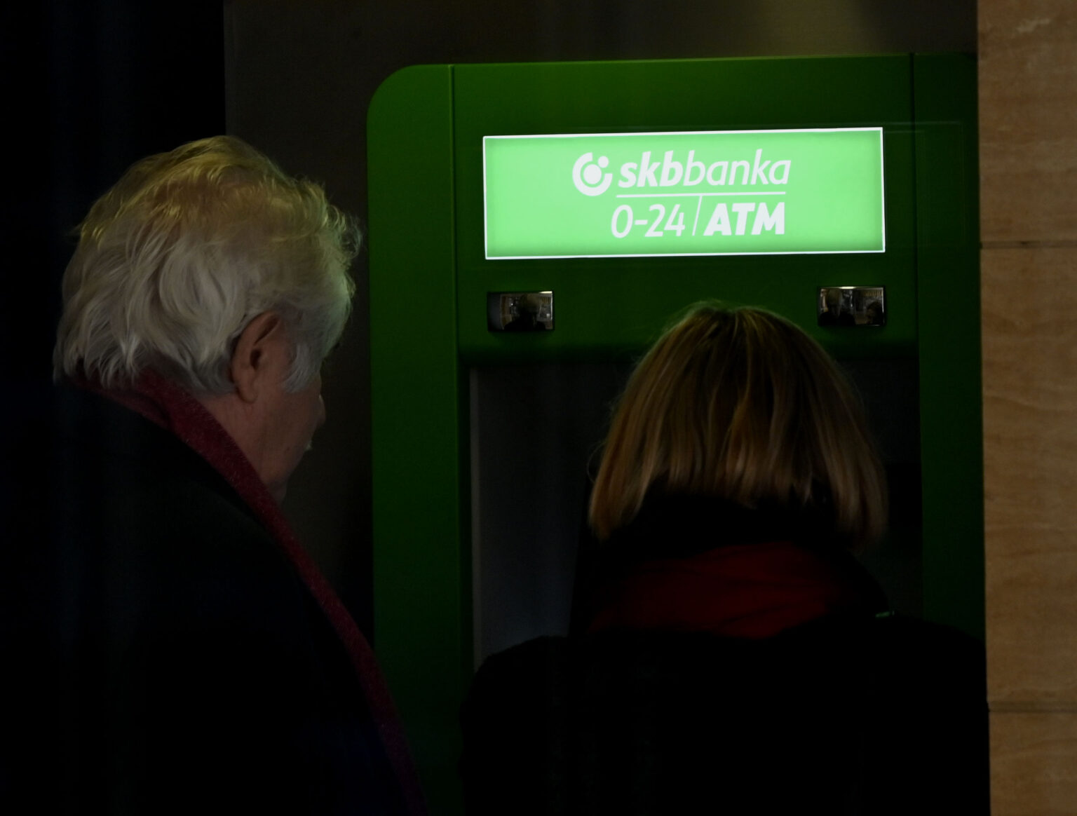 Znan datum združitve SKB in NKBM v OTP, kaj lahko pričakujejo stranke ...