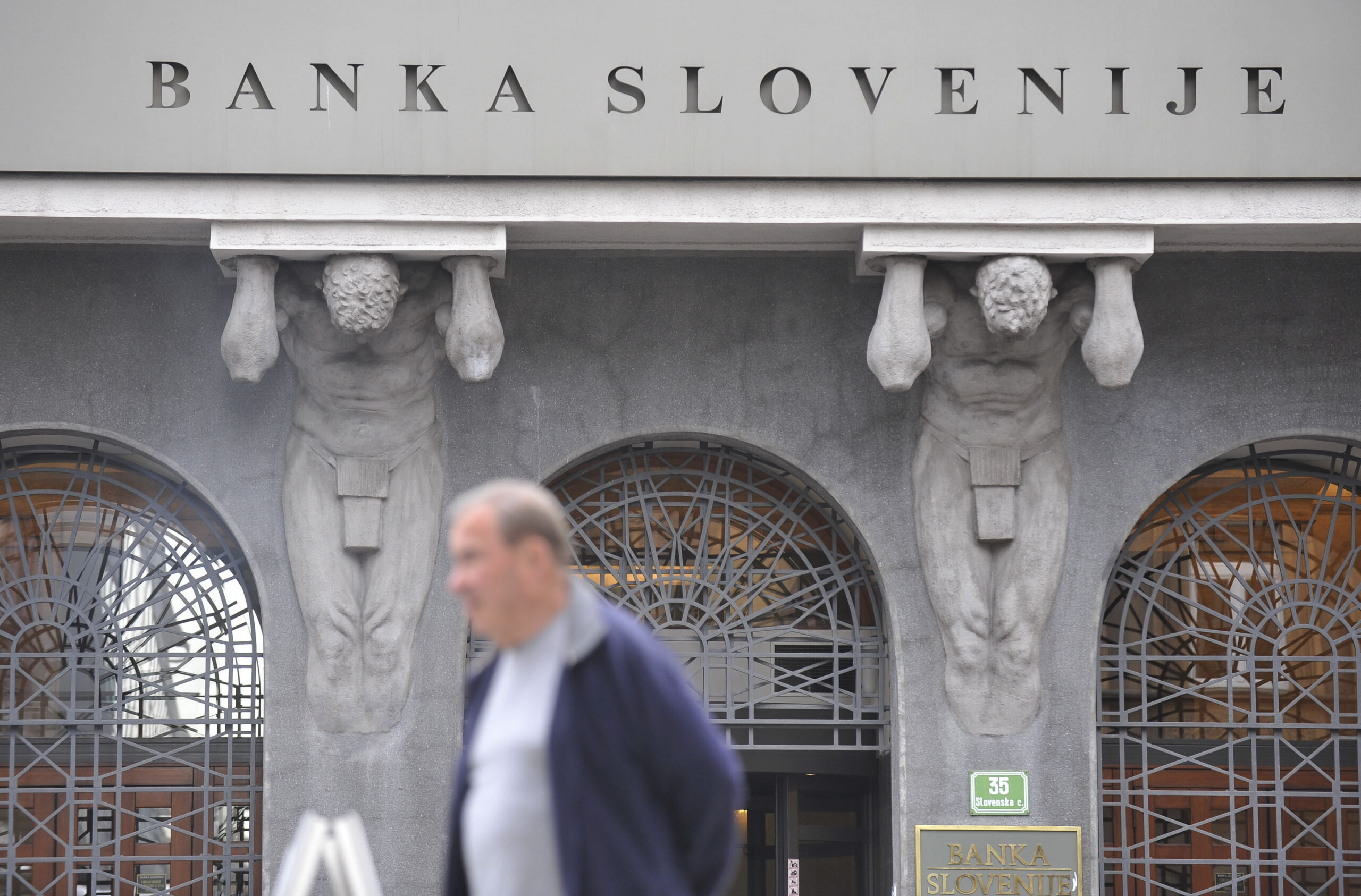 Napoved Banke Slovenije: kakšna bo gospodarska rast, inflacija, plače ...