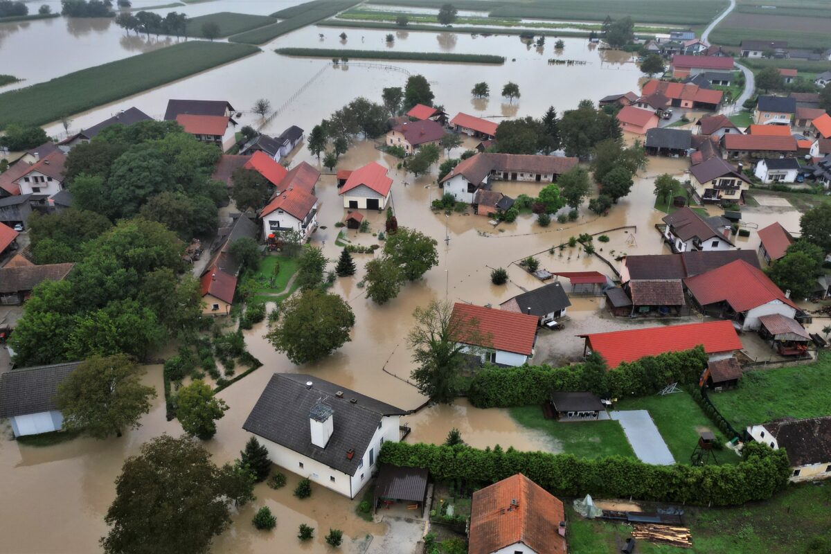 Leto dni po ujmi: koliko je šlo za obnovo in zakaj 800 milijonov čaka ...