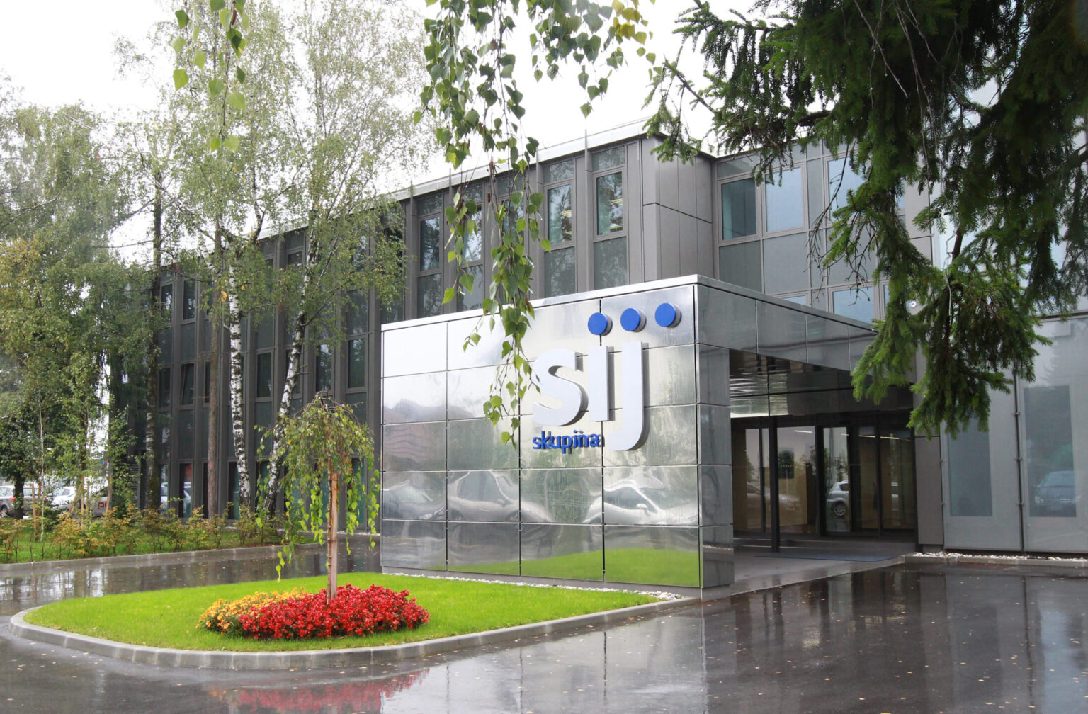 Božičnica 2025: kako radodarna bodo letos največja podjetja - Forbes ...