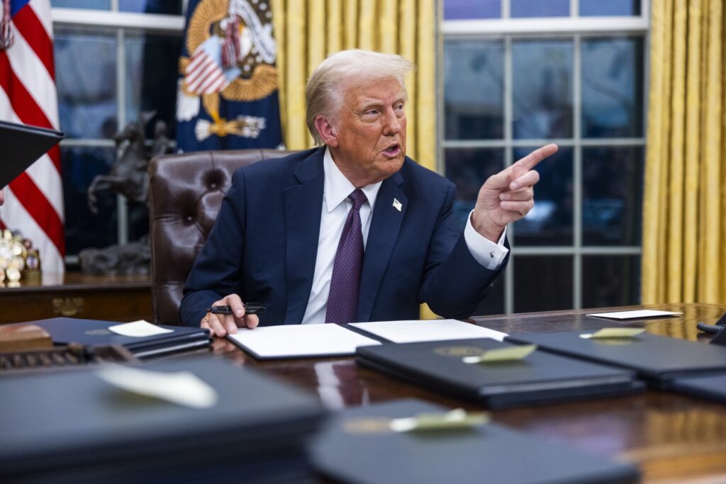 Trump s torkom še draži uvoz iz Kitajske in uvaja carine za Mehiko in ...