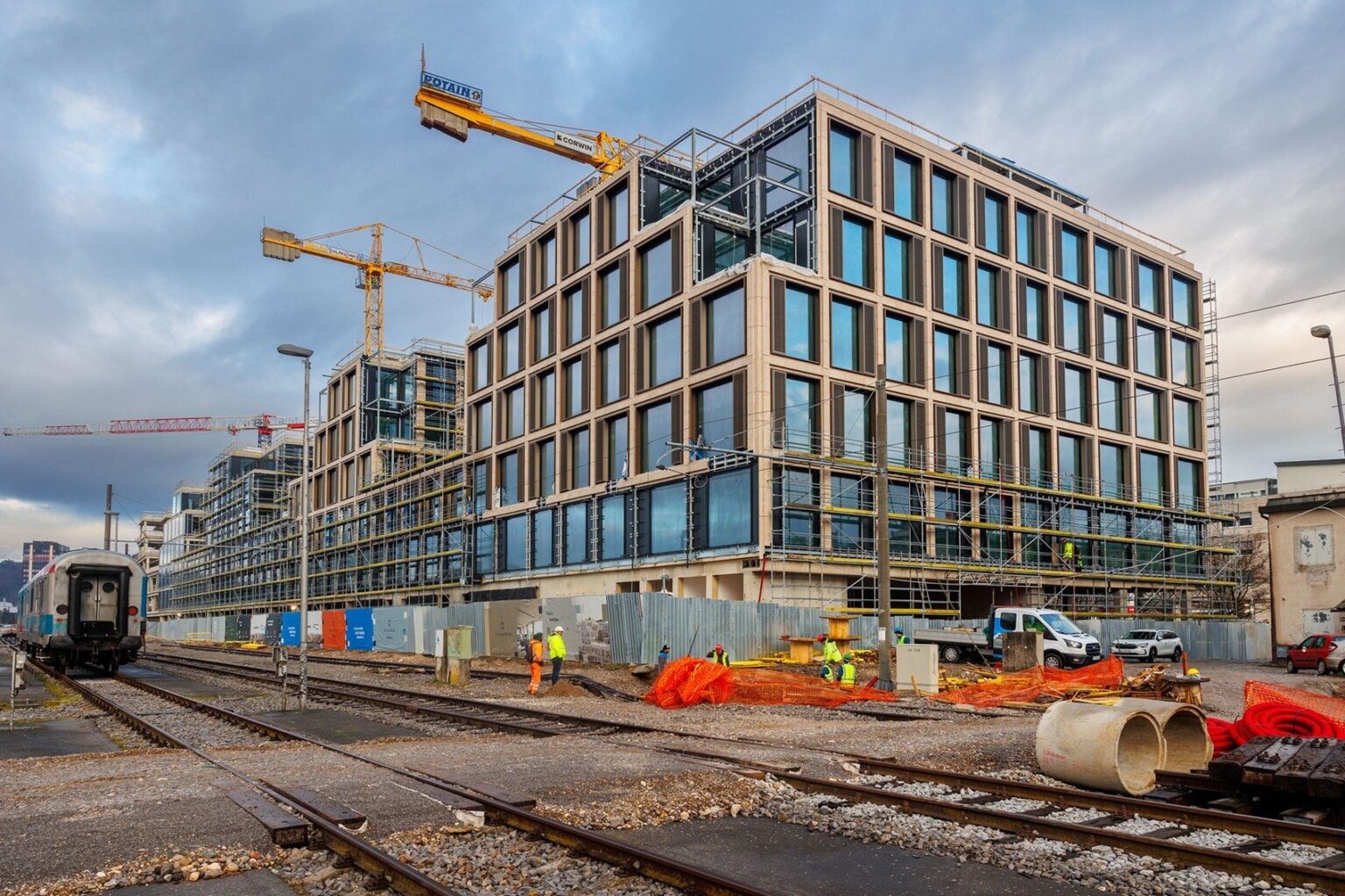 Kako napreduje gradnja največje poslovne stavbe v Sloveniji (FOTO ...