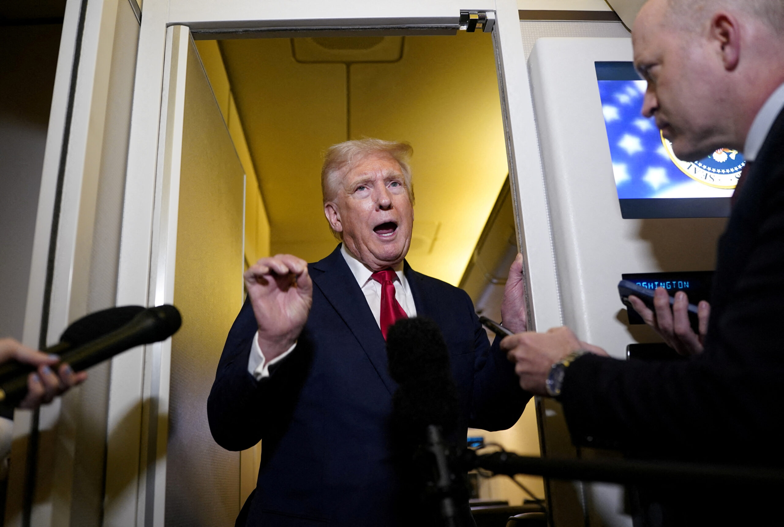 Trump napovedal še carine na polprevodnike - Forbes Slovenija