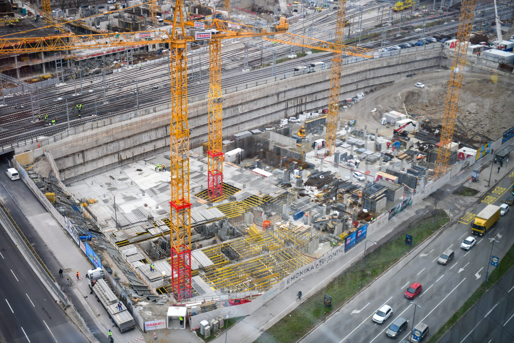 Največje gradbišče v prestolnici: devet žerjavov na nekaj sto metrih ...