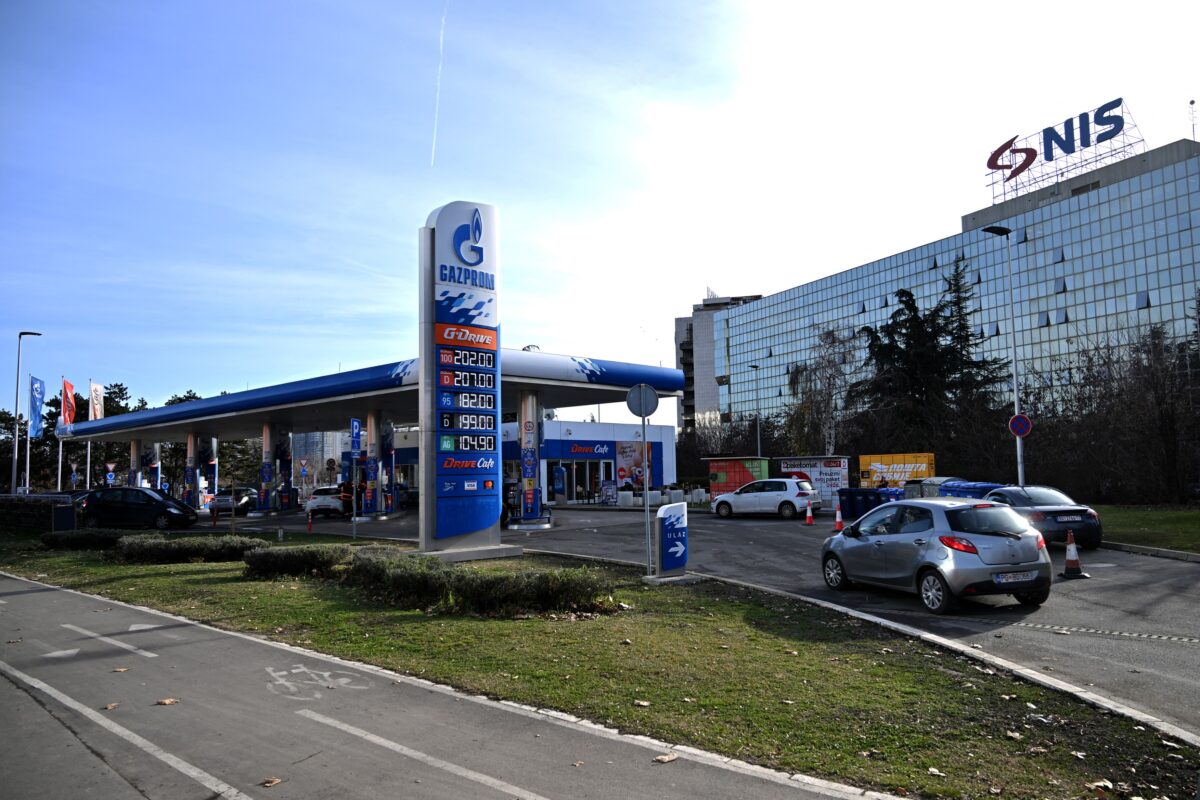 Naftna kriza v Srbiji: številni kraji brez alternative črpalkam NIS ...